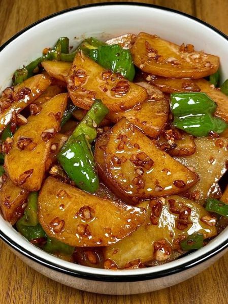 尖椒土豆片怎么炒好吃_家常尖椒土豆片做法-第3张图片-山城妙识