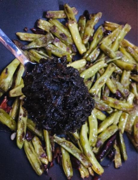 干煸扁豆怎么做_干煸扁豆需要焯水吗-第3张图片-山城妙识