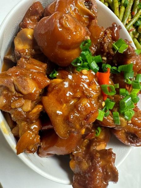 红烧猪肘子怎么做_红烧猪肘子家常做法-第1张图片-山城妙识