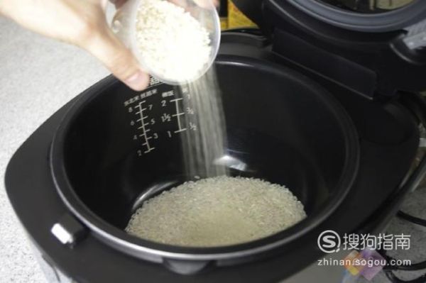 普通电饭锅怎么蒸米饭_电饭锅蒸米饭水米比例-第3张图片-山城妙识