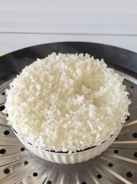 普通电饭锅怎么蒸米饭_电饭锅蒸米饭水米比例-第2张图片-山城妙识