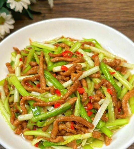 韭菜炒肉丝怎么做好吃_韭菜炒肉丝的家常做法-第2张图片-山城妙识