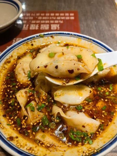 红油抄手热量高吗_减肥能吃吗-第1张图片-山城妙识