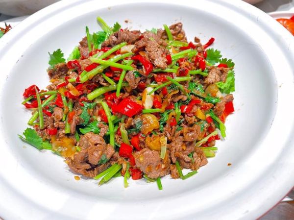 农家小炒牛肉怎么做_家常小炒牛肉最正宗做法-第1张图片-山城妙识