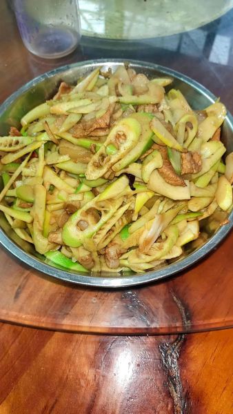 猪肉炒竹笋怎么做_竹笋炒肉要不要焯水-第2张图片-山城妙识