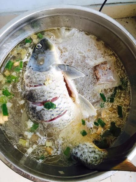 清炖鲤鱼汤怎么做好喝_清炖鲤鱼汤去腥技巧-第2张图片-山城妙识