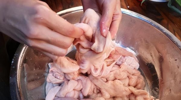 猪大肠怎么清洗_猪大肠清洗的正确方法-第3张图片-山城妙识 猪大肠怎么清洗_猪大肠清洗的正确方法-第3张图片-山城妙识