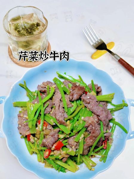 芹菜炒牛肉怎么做才嫩_正宗川菜芹菜炒牛肉做法-第3张图片-山城妙识