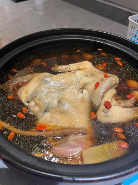 炖全鸡怎么炖好吃_炖全鸡用什么锅最好-第1张图片-山城妙识