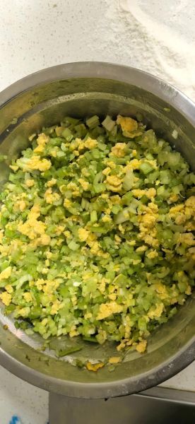 芹菜鸡蛋饺子怎么做_芹菜鸡蛋饺子馅怎么调-第1张图片-山城妙识