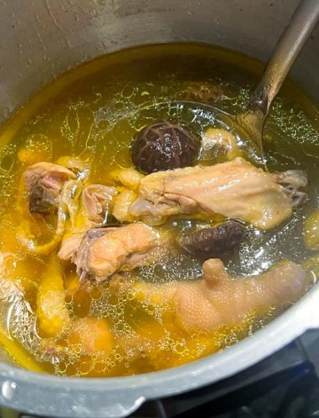 高压锅香菇炖鸡要多长时间_香菇炖鸡高压锅做法-第1张图片-山城妙识 高压锅香菇炖鸡要多长时间_香菇炖鸡高压锅做法-第1张图片-山城妙识