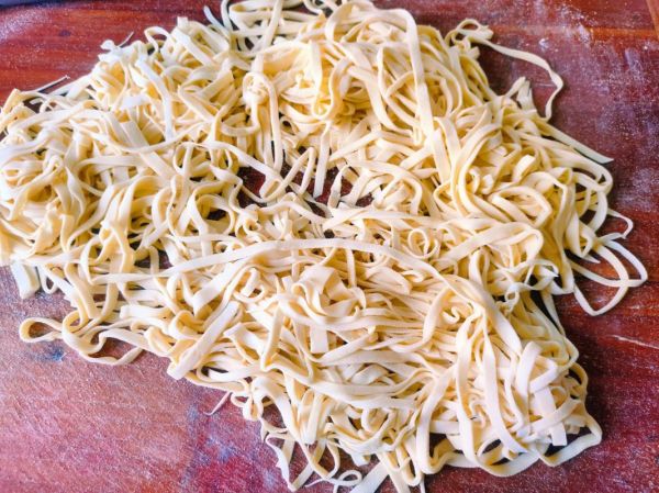 手工面条怎么和面更筋道_手工面条做法视频详解-第2张图片-山城妙识