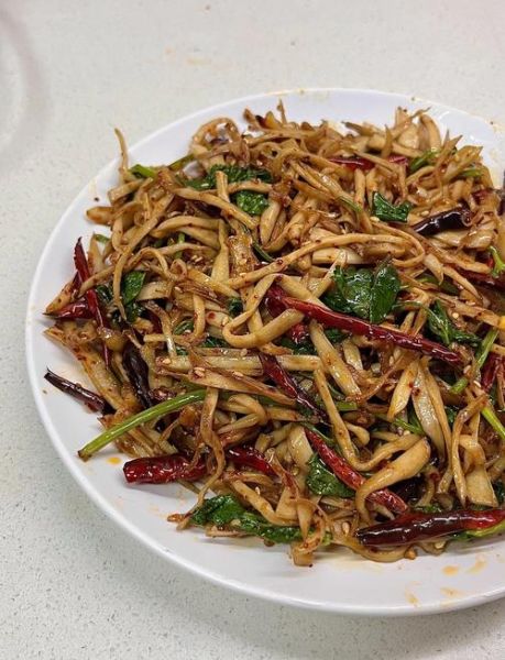 素炒杏鲍菇怎么炒好吃_杏鲍菇需要焯水吗-第1张图片-山城妙识