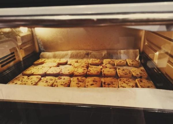 烤饼干没有油纸可以用什么代替_烘焙新手替代方案-第2张图片-山城妙识