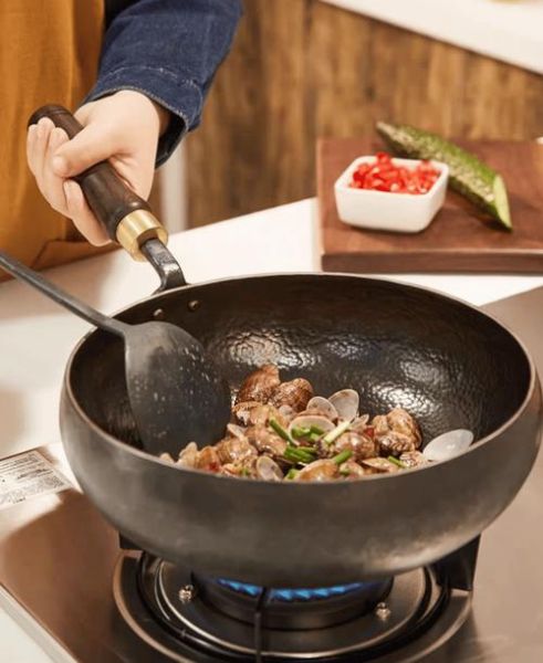 炒菜怎么不粘锅_炒菜火候怎么掌握-第2张图片-山城妙识