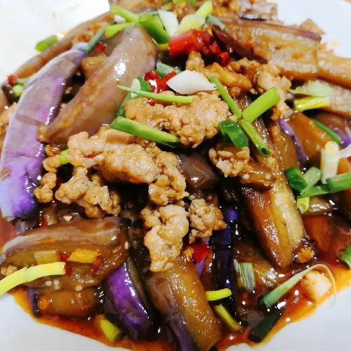茄子炒猪肉怎么炒_茄子炒肉先炒哪个-第1张图片-山城妙识