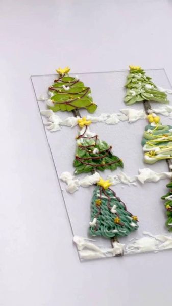 圣诞树蛋糕怎么做_圣诞树蛋糕需要哪些材料-第1张图片-山城妙识