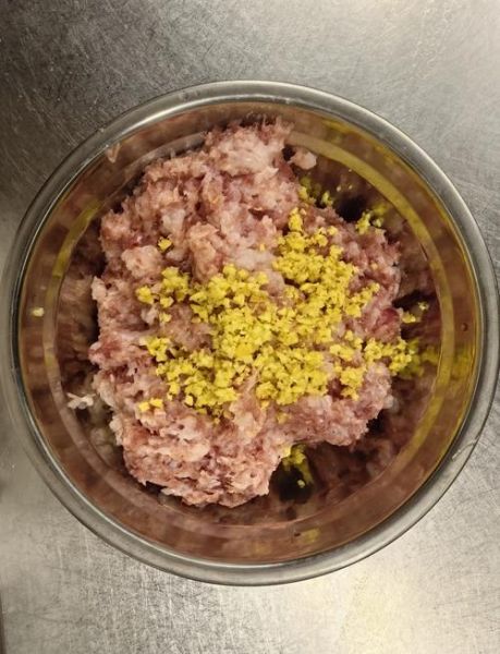 四川抄手馅怎么调才嫩_抄手馅打水比例是多少-第3张图片-山城妙识