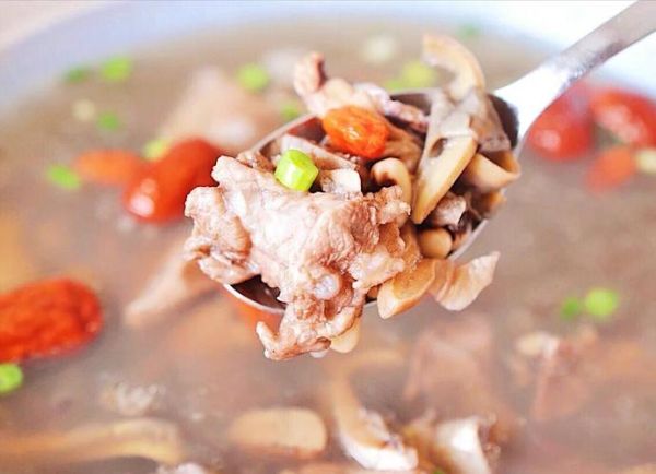 河蚌怎么煲汤好喝_河蚌煲汤去腥技巧-第1张图片-山城妙识