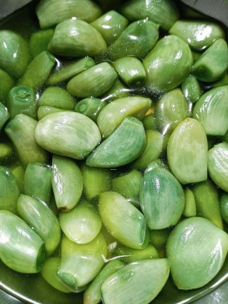 夏天泡腊八蒜为什么不绿_怎么补救-第1张图片-山城妙识