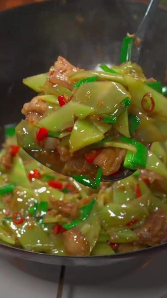 莴笋炒什么好吃又简单_莴笋炒肉几分钟熟-第3张图片-山城妙识