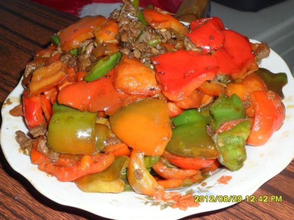 肉炒柿子椒怎么炒好吃_肉炒柿子椒用猪肉还是牛肉-第1张图片-山城妙识