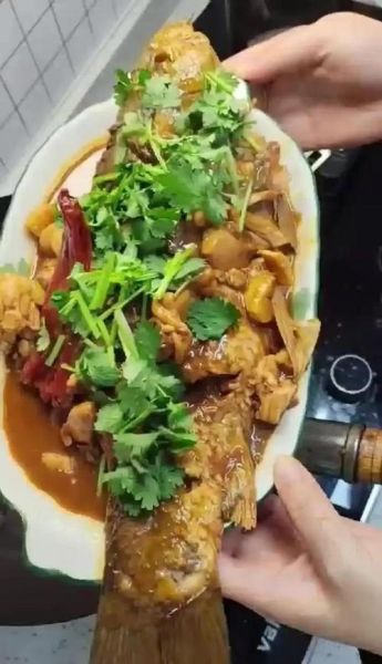 鲤鱼怎么炖好吃又简单_家常做法-第1张图片-山城妙识 鲤鱼怎么炖好吃又简单_家常做法-第1张图片-山城妙识