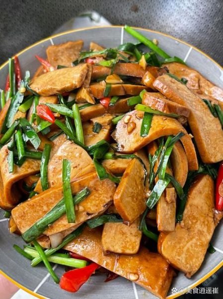 韭菜炒香干怎么炒才好吃_韭菜炒香干要不要焯水-第3张图片-山城妙识