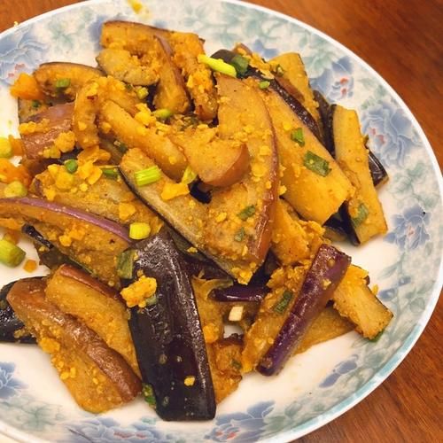 咸蛋黄烧茄子怎么做_咸蛋黄茄子家常做法-第3张图片-山城妙识