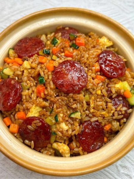 腊肠炒饭怎么做_腊肠炒饭用哪种腊肠-第1张图片-山城妙识 腊肠炒饭怎么做_腊肠炒饭用哪种腊肠-第1张图片-山城妙识