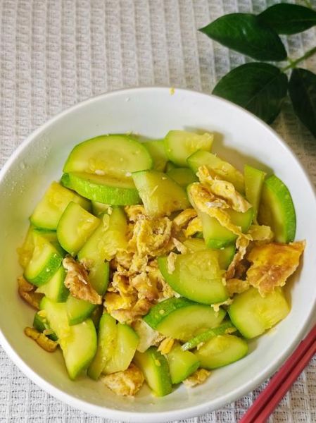 西葫芦炒鸡蛋怎么做_王刚大厨详细步骤-第2张图片-山城妙识 西葫芦炒鸡蛋怎么做_王刚大厨详细步骤-第2张图片-山城妙识