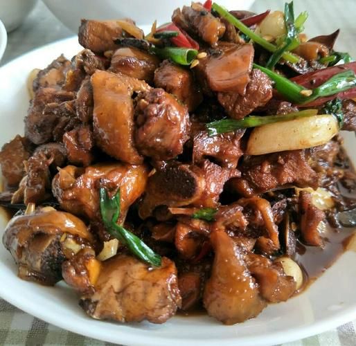 啤酒煮鸡的危害_啤酒煮鸡对身体有害吗-第1张图片-山城妙识 啤酒煮鸡的危害_啤酒煮鸡对身体有害吗-第1张图片-山城妙识