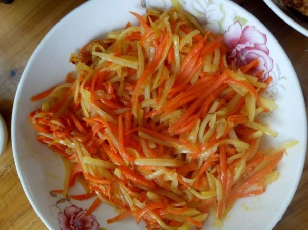 清炒胡萝卜土豆丝怎么做_清炒胡萝卜土豆丝热量高吗-第2张图片-山城妙识