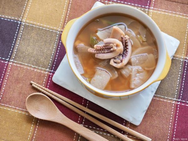 家常鱿鱼三鲜汤怎么做_鱿鱼三鲜汤用什么鱿鱼最好-第2张图片-山城妙识 家常鱿鱼三鲜汤怎么做_鱿鱼三鲜汤用什么鱿鱼最好-第2张图片-山城妙识