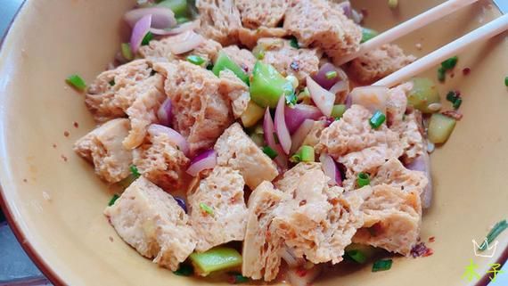 烤麸凉拌怎么做_烤麸凉拌需要焯水吗-第2张图片-山城妙识