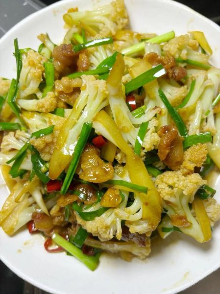 炒菜花放什么调料_家常菜花怎么炒好吃-第2张图片-山城妙识