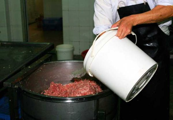 腊肠怎么制作_腊肠的做法全过程-第2张图片-山城妙识