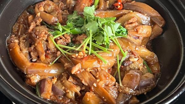 咸鱼茄子煲怎么做_茄子不吸油的小窍门-第3张图片-山城妙识