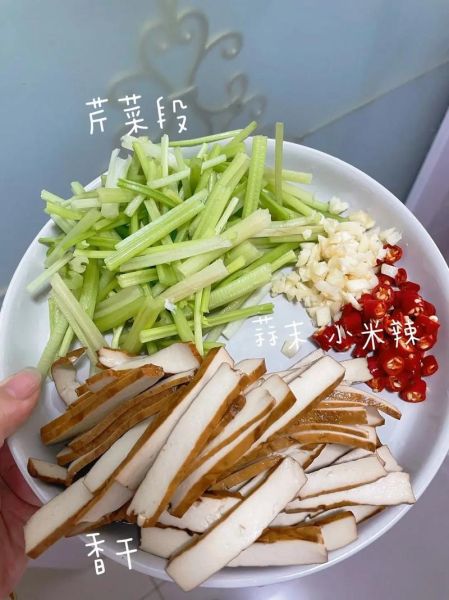 芹菜炒香干怎么炒_芹菜炒香干用焯水吗-第1张图片-山城妙识 芹菜炒香干怎么炒_芹菜炒香干用焯水吗-第1张图片-山城妙识