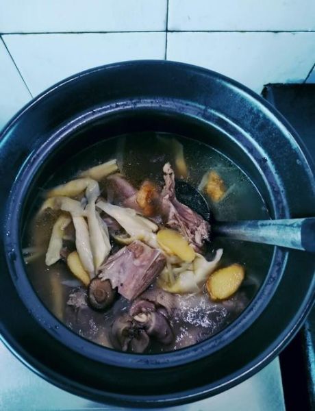 竹笋老鸭汤怎么炖好喝_竹笋老鸭汤的家常做法-第3张图片-山城妙识