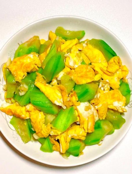 烧丝瓜怎么烧好吃_丝瓜炒蛋还是烧汤更香-第1张图片-山城妙识