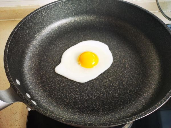 煎鸡蛋不粘锅的窍门_煎鸡蛋怎么煎才蓬松-第1张图片-山城妙识 煎鸡蛋不粘锅的窍门_煎鸡蛋怎么煎才蓬松-第1张图片-山城妙识