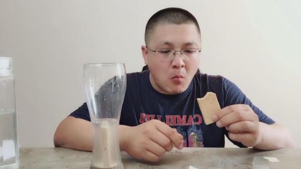 压缩饼干喝水会撑死人吗_真相揭秘-第1张图片-山城妙识