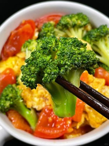 西红柿炒西兰花怎么做_西红柿炒西兰花用焯水吗-第1张图片-山城妙识