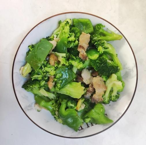 西兰花炒肉怎么炒好吃_西兰花炒肉用焯水吗-第2张图片-山城妙识 西兰花炒肉怎么炒好吃_西兰花炒肉用焯水吗-第2张图片-山城妙识