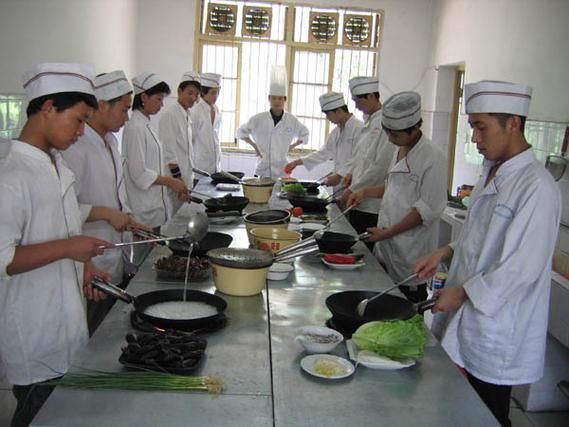 正规厨师学校哪家好_学厨师要多久-第1张图片-山城妙识