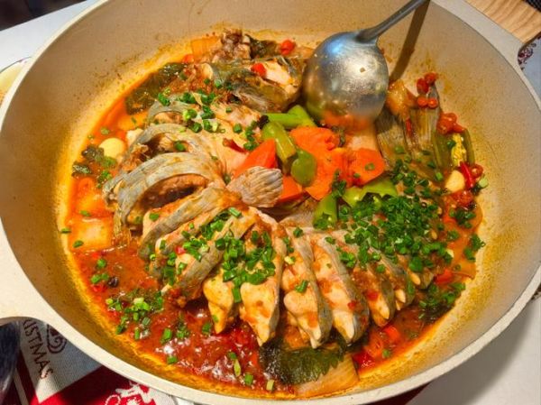 啤酒炖鲤鱼的家常做法_啤酒炖鲤鱼怎么做好吃-第1张图片-山城妙识