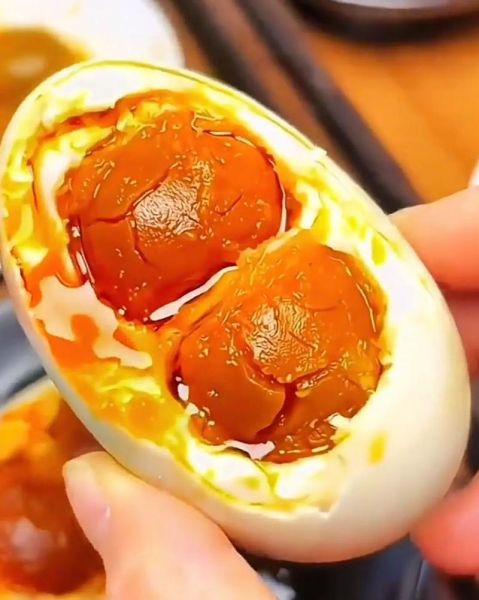 生咸鸭蛋怎么炒着吃_咸鸭蛋炒什么菜好吃-第2张图片-山城妙识