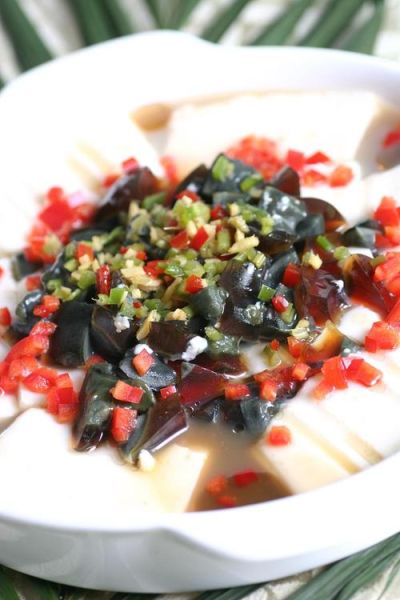 松花蛋拌豆腐怎么做_松花蛋凉拌豆腐好吃吗-第3张图片-山城妙识