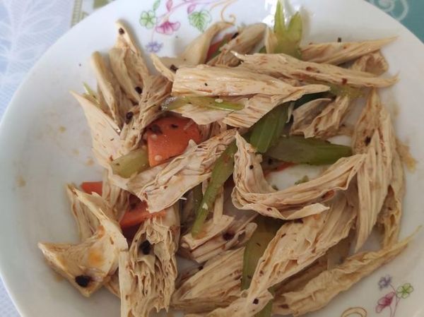 凉拌腐竹需要焯水吗_腐竹焯水时间多久-第1张图片-山城妙识 凉拌腐竹需要焯水吗_腐竹焯水时间多久-第1张图片-山城妙识